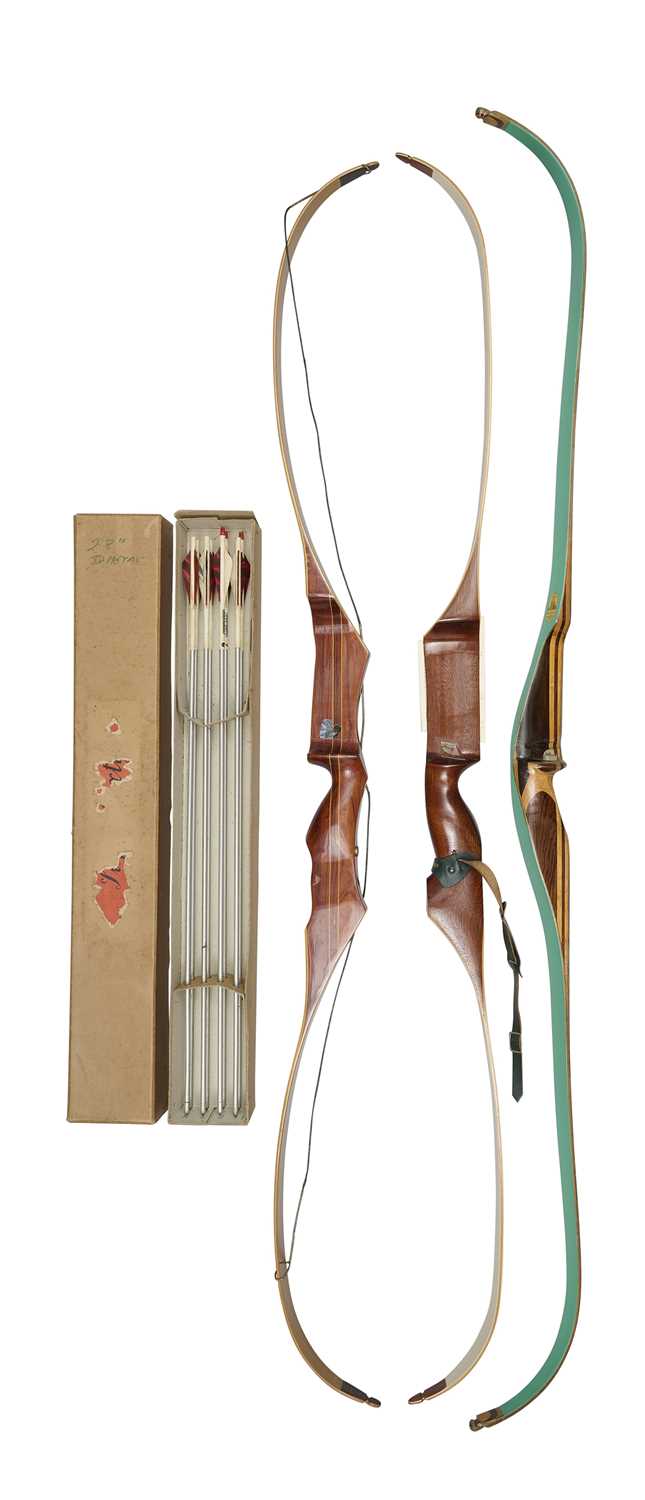 Lot 150 - TWENTY RECURVE BOWS AND FIVE BOXES OF ARROWS,