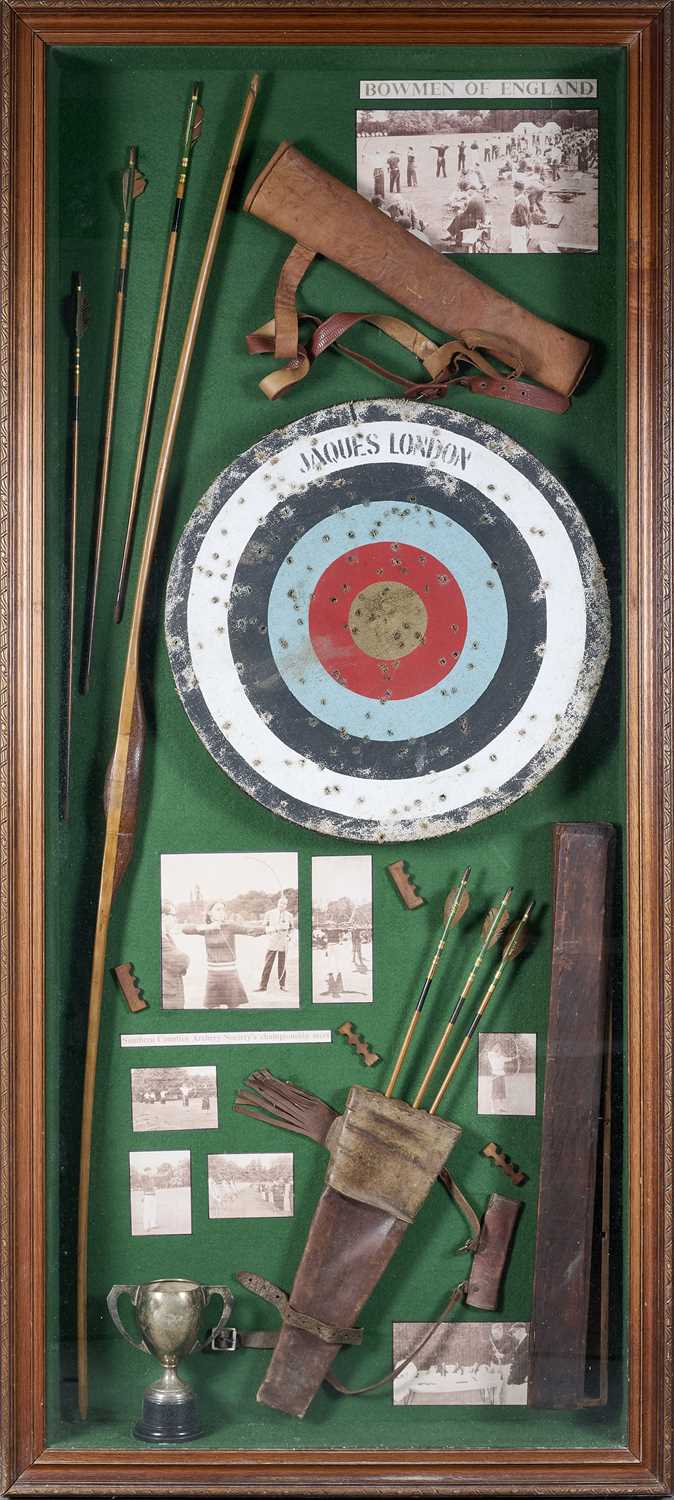 Lot 117 - A FRAMED DISPLAY OF 20TH CENTURY ARCHERY