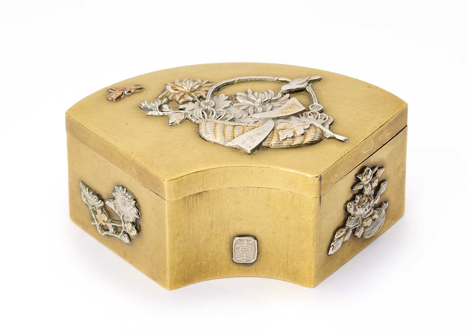 Lot 162 - A JAPANESE GILT-COPPER FAN-SHAPED BOX AND