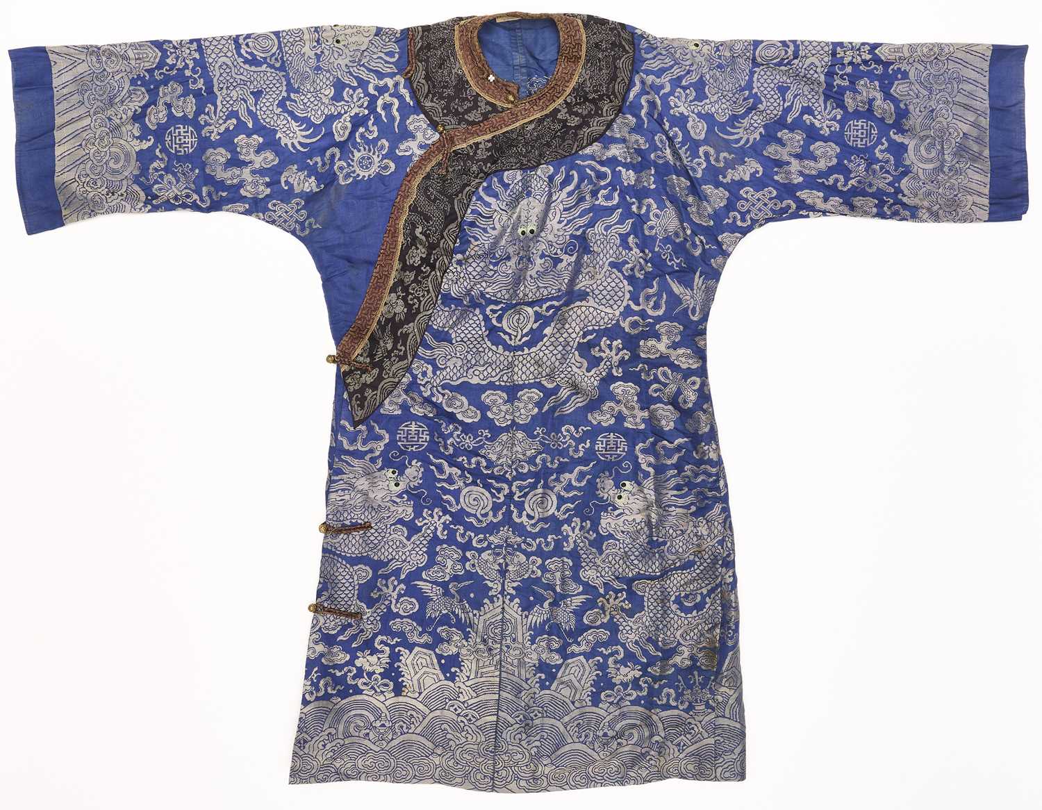Lot 60 - A CHINESE BLUE AND SILVER SILK 'DRAGON' ROBE,