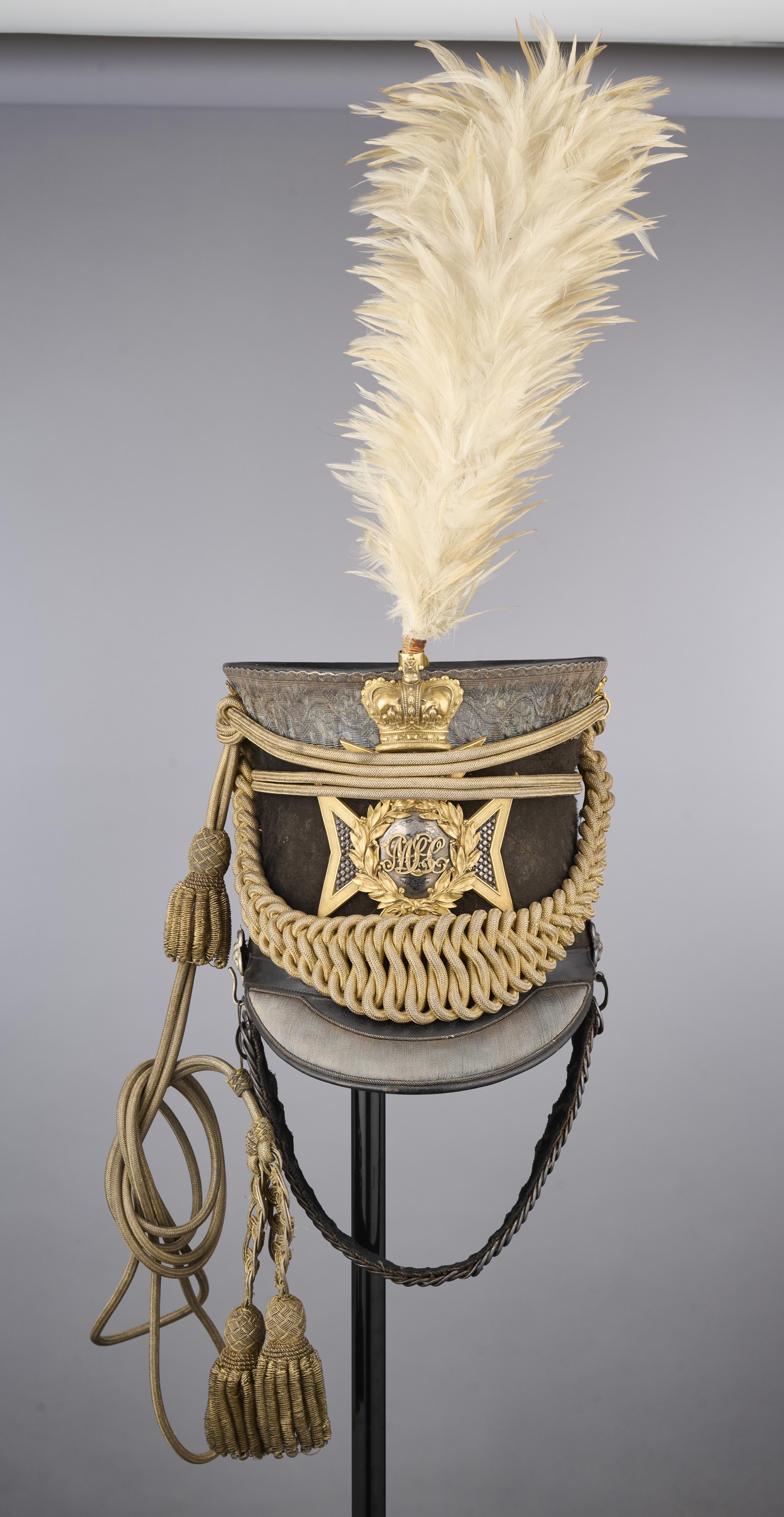 Lot 236 - A VICTORIAN OFFICER’S SHAKO OF THE MADRAS
