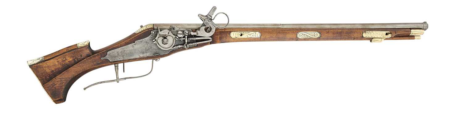 Lot 102 - A 90 BORE SOUTH GERMAN WHEEL-LOCK CARBINE,