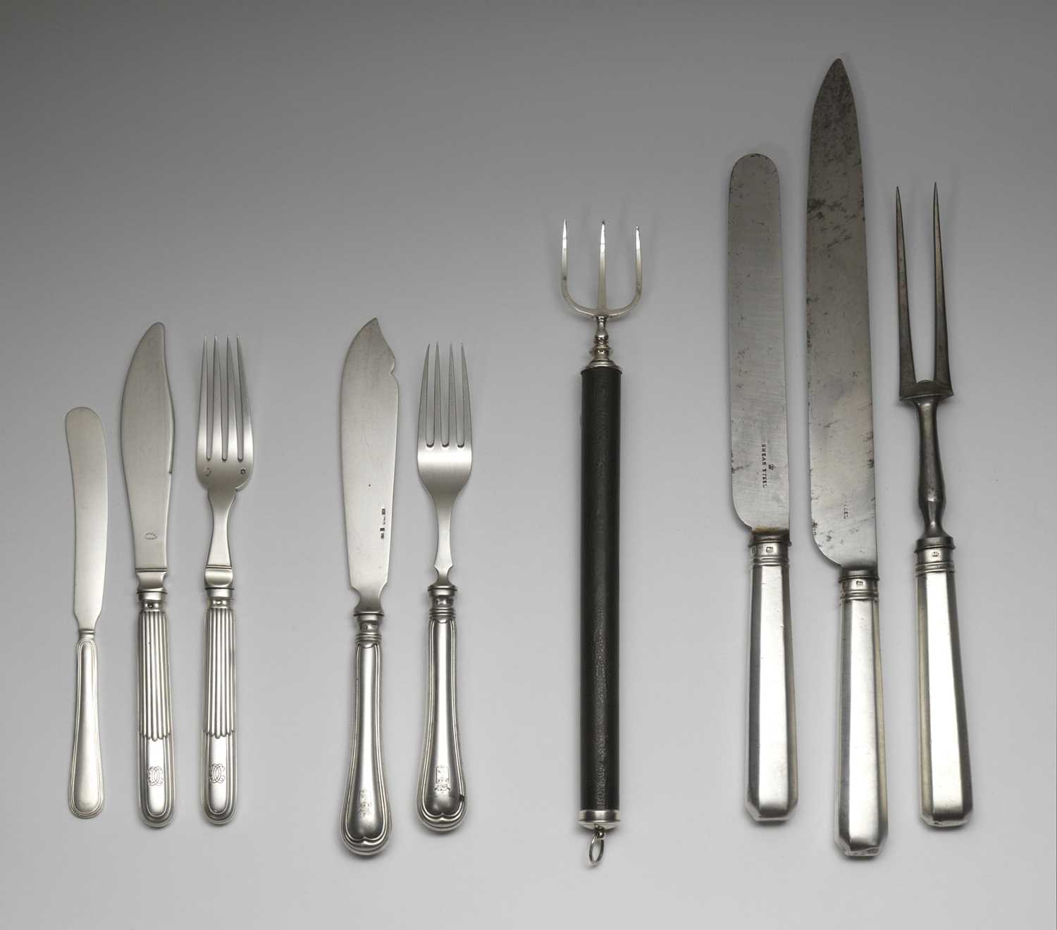 Lot 32 - A SET OF SIX FRENCH SILVER FISH FORKS AND SIX