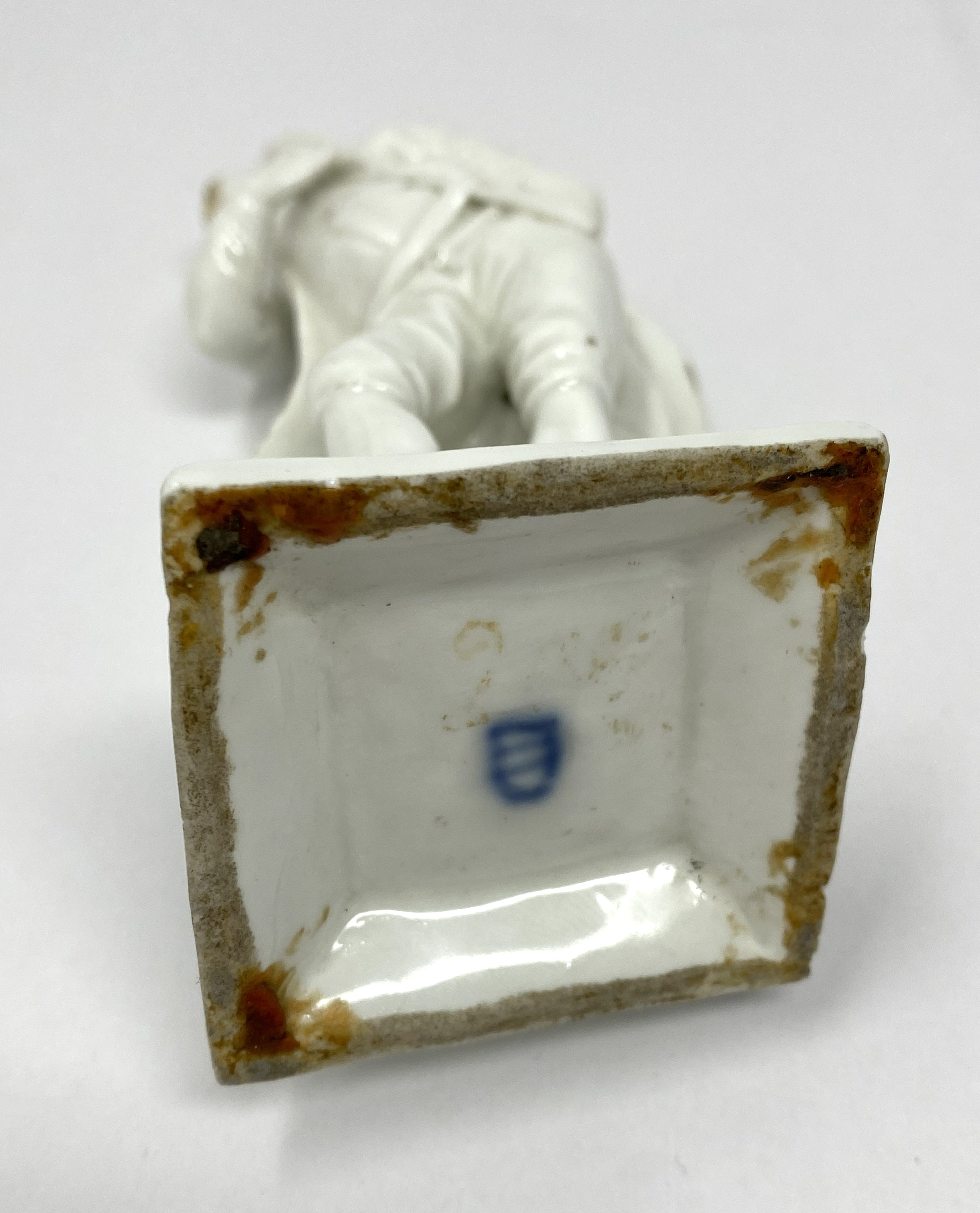 Lot 7 - A VIENNA 'PANTALONE' PORCELAIN FIGURE, CIRCA