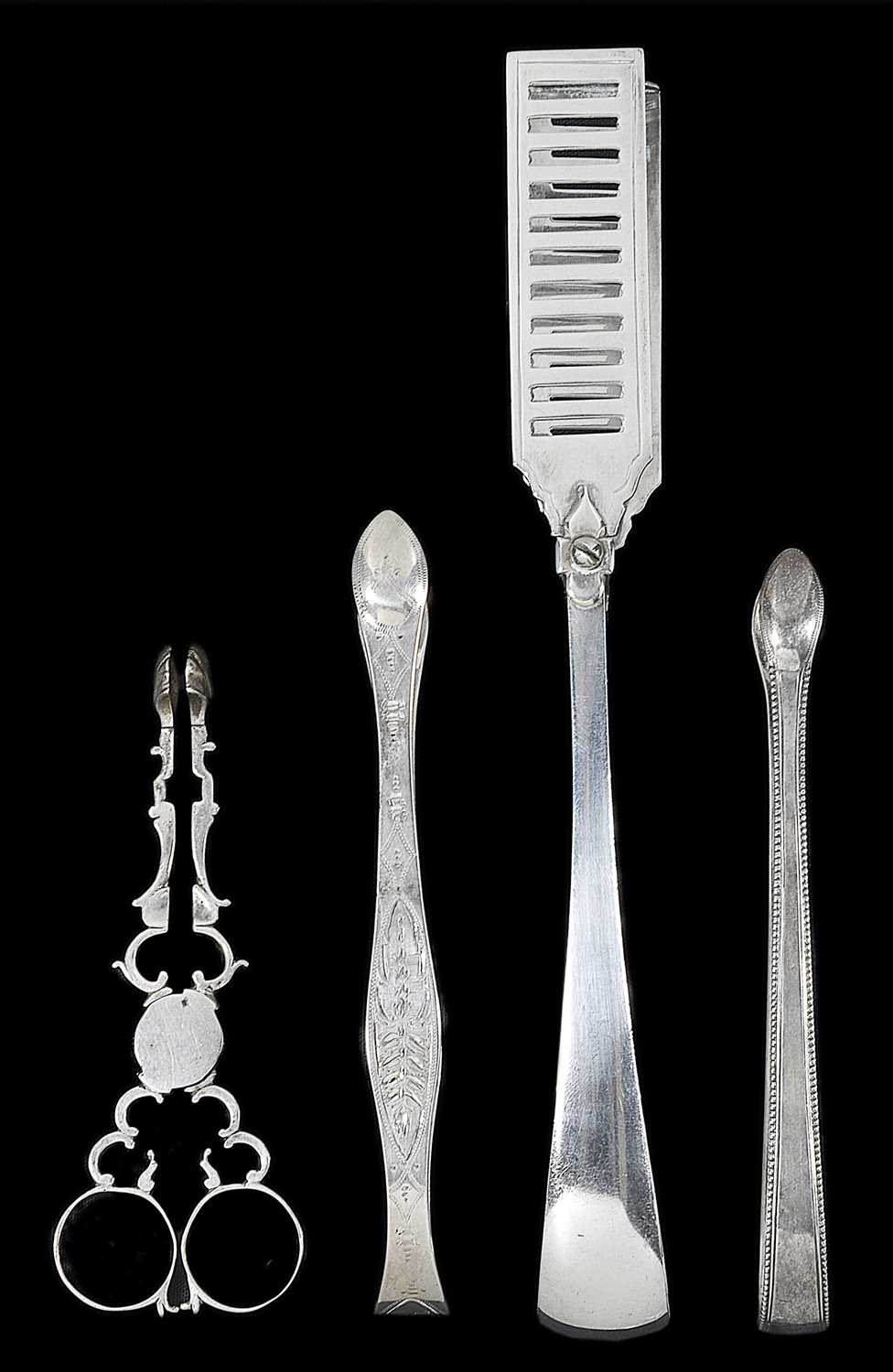 Lot 157 - A PAIR OF GEORGIAN SILVER TEA TONGS OR SUGAR
