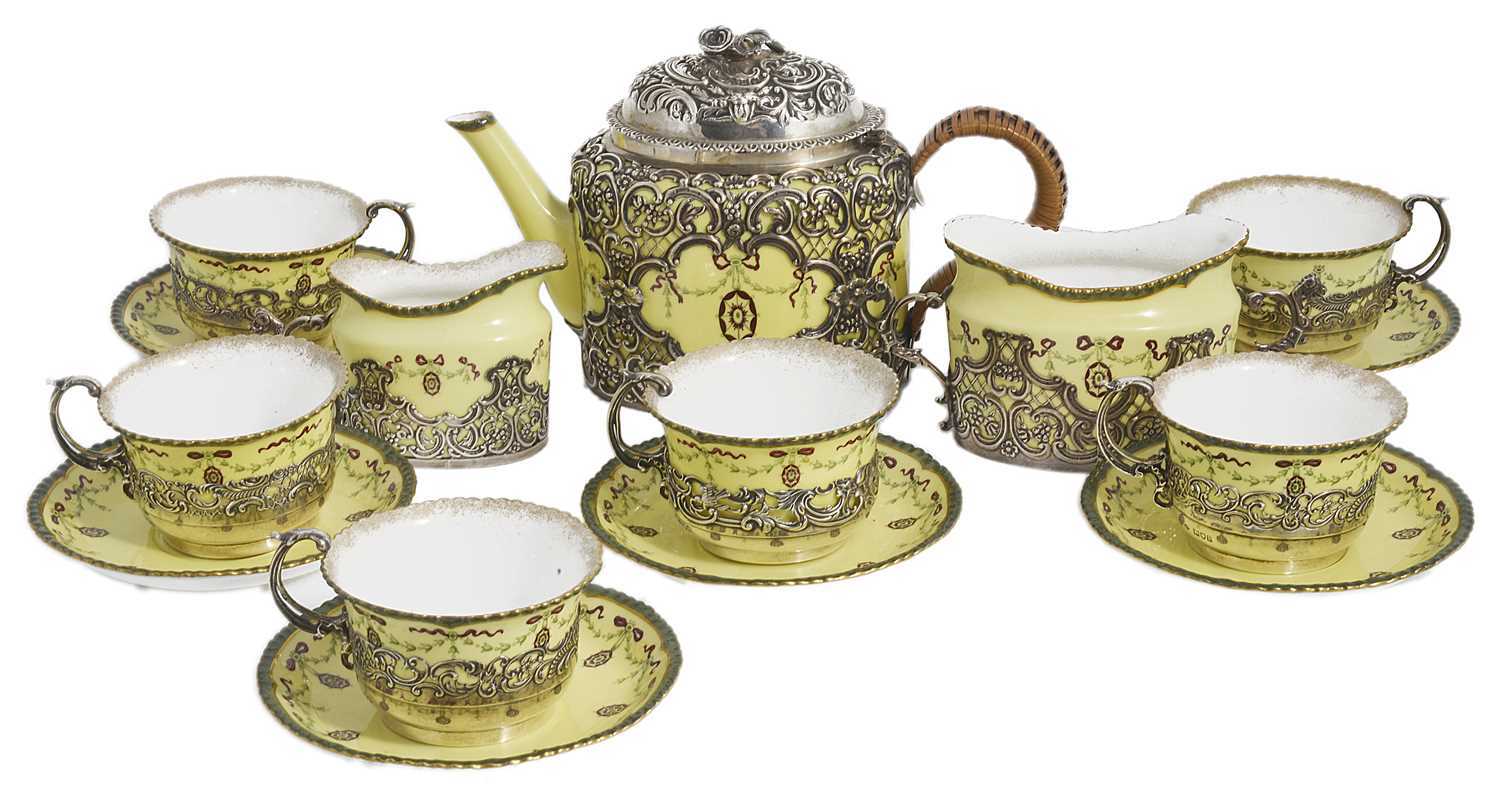 Lot 266 - AN EDWARDIAN SILVER AND PORCELAIN