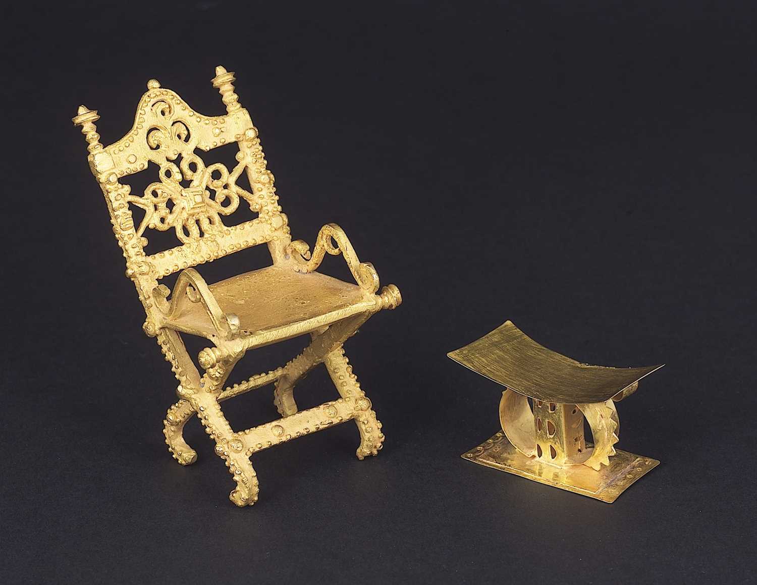 Lot 192 - A GHANAIAN GOLD MINIATURE STOOL