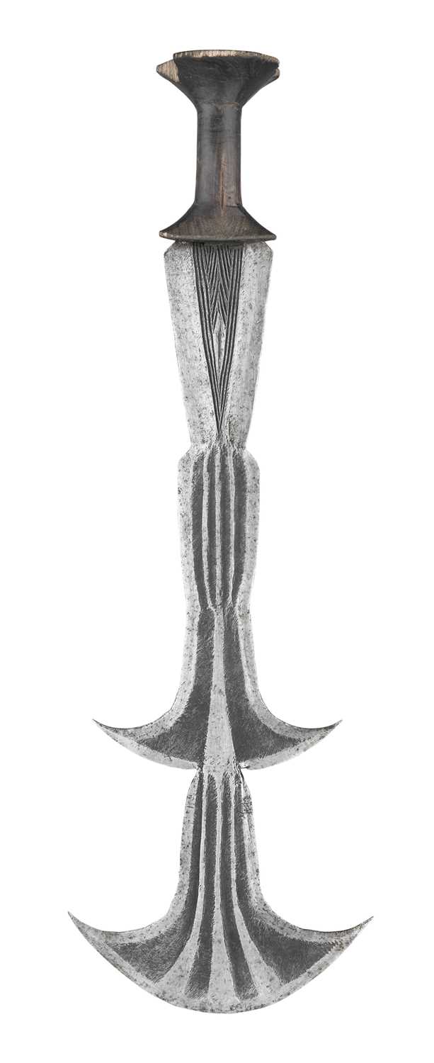 Lot 258 - AN AFRICAN DAGGER