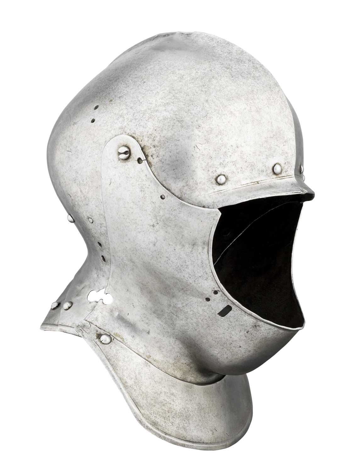 Lot 281 - A GERMAN CLOSE HELMET FOR HEAVY FIELD USE