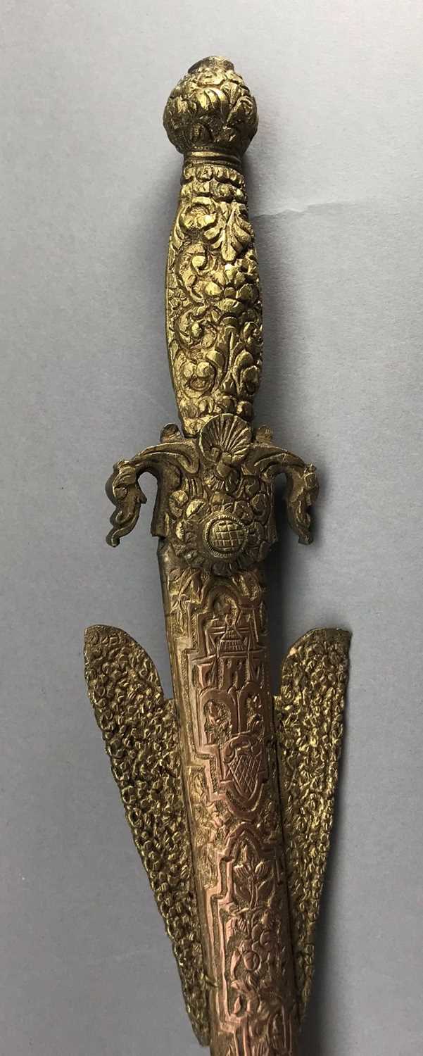 Lot 34 - â€¡AN OTTOMAN DAGGER, LATE 19TH CENTURY