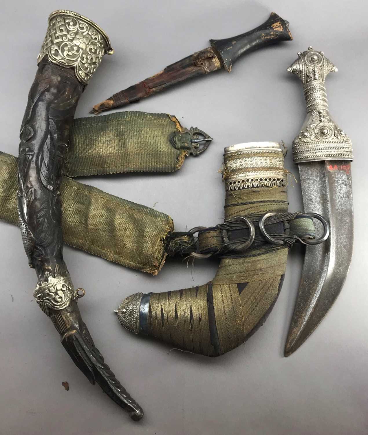 Lot 35 - â€¡AN ARAB DAGGER (JAMBIYA), A NORTH AFRICAN