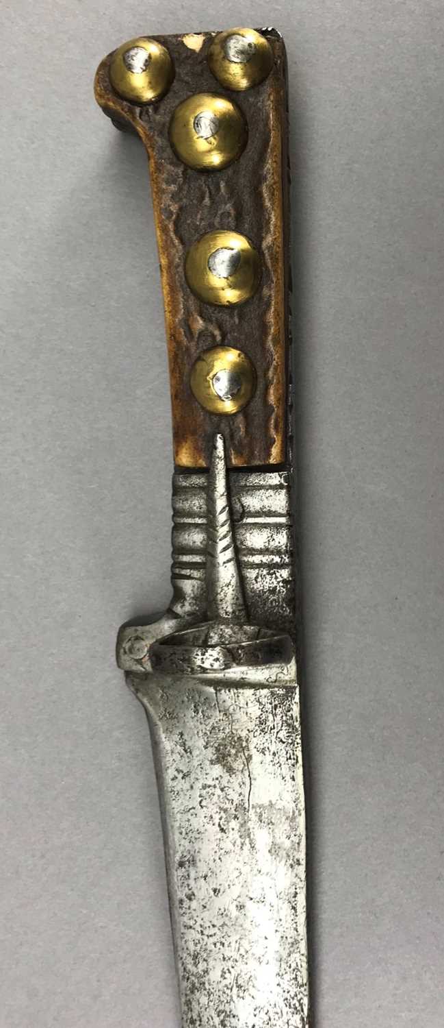 Lot 108 - A HUNTING DAGGER IN SAXON 16TH CENTURY STYLE