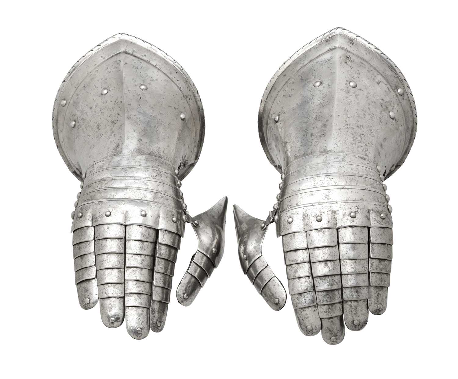 Lot 182 - A PAIR OF GAUNTLETS IN GERMAN EARLY 17TH