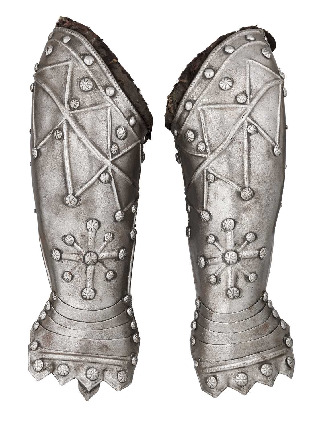 Lot 183 - A PAIR OF EMBOSSED ELBOW GAUNTLETS IN 17TH