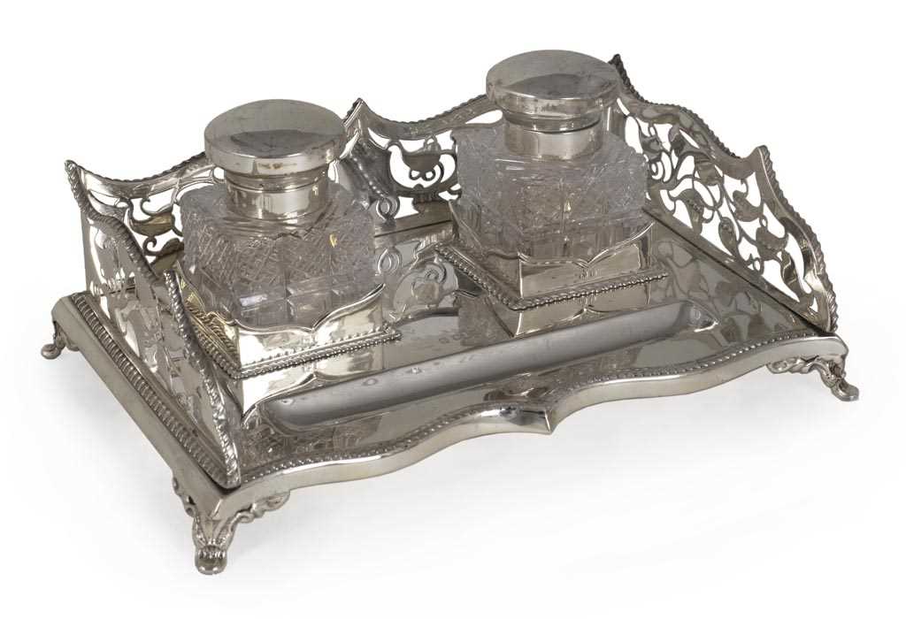 Lot 82 - AN EDWARDIAN SILVER INKSTAND