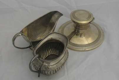 Lot 83 - A GEORGE V SILVER INKWELL