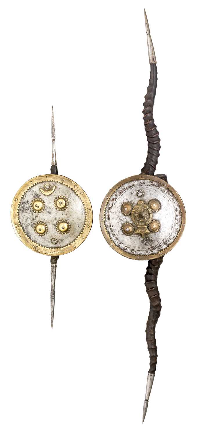 Lot 103 - AN INDIAN PARRYING SHIELD (MADU)