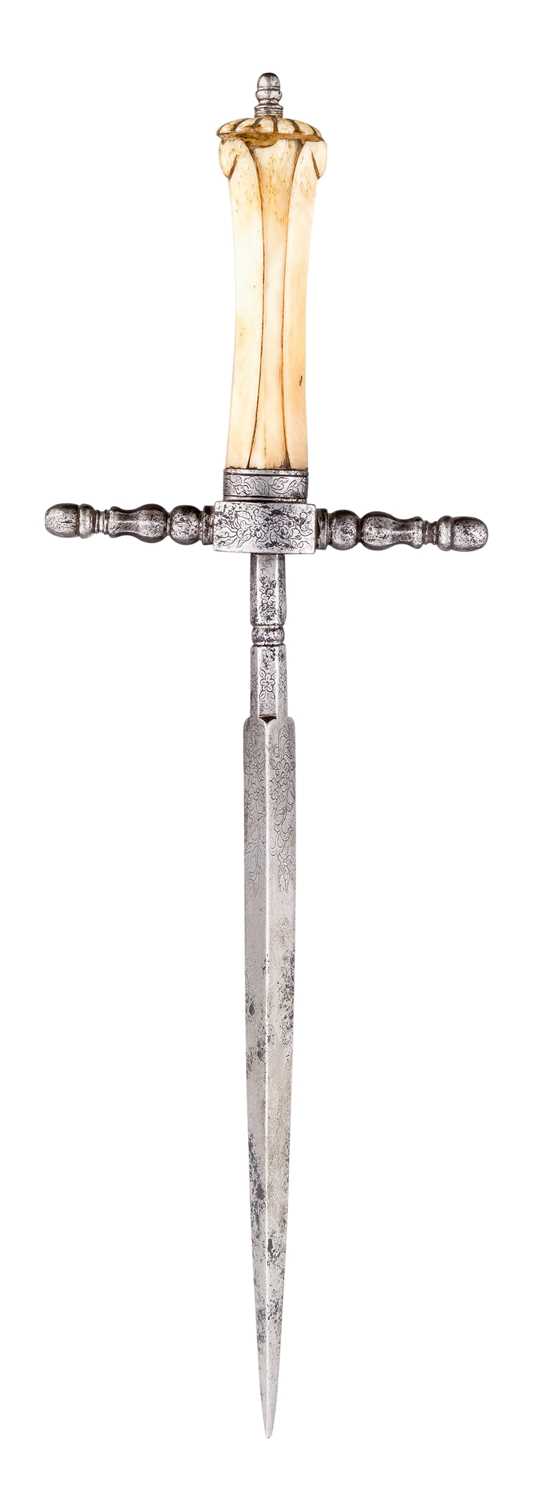 Lot 349 - A LEFT HAND DAGGER IN EARLY 17TH CENTURY