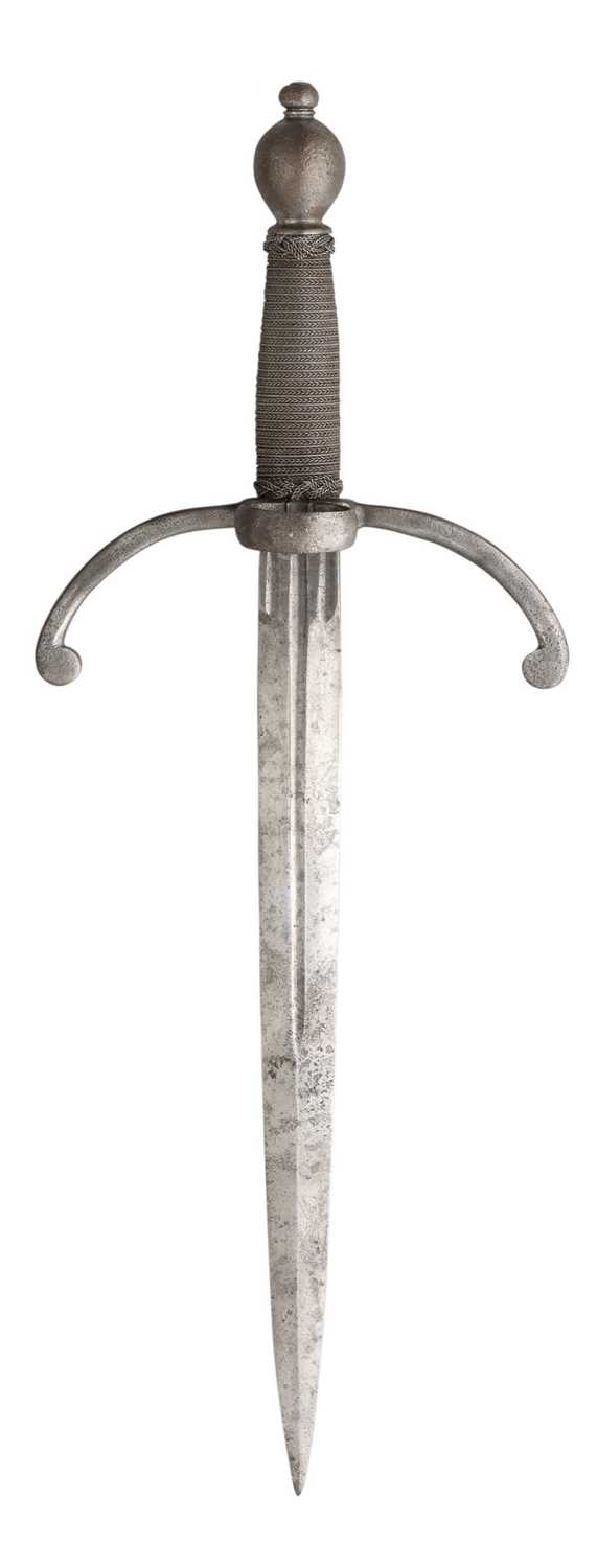 Lot 51 - A LEFT HAND DAGGER IN EARLY 17TH CENTURY